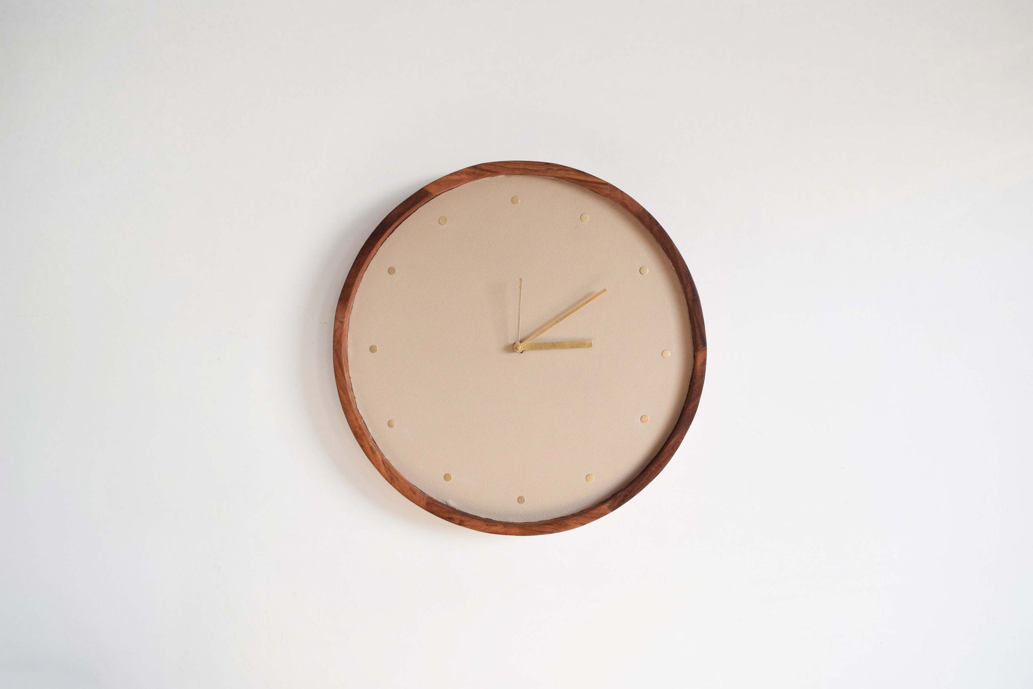 Wooden wall clock – HALFDOT